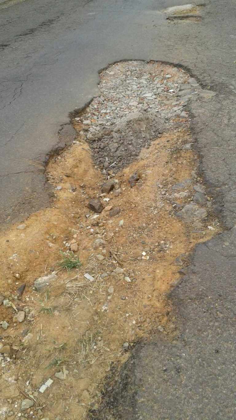 Itaperuna Sábado 20:30h – Leitor reclama de buracos em sua rua – Blog ... Itaperuna Sábado 20:30h – Leitor reclama de buracos em sua rua – Blog ...